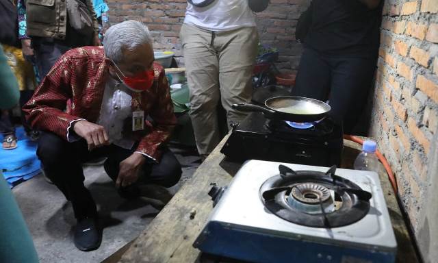 Ganjar Serahkan Bantuan Instalasi Biogenic Shallow Gas Senilai Rp 199 ...