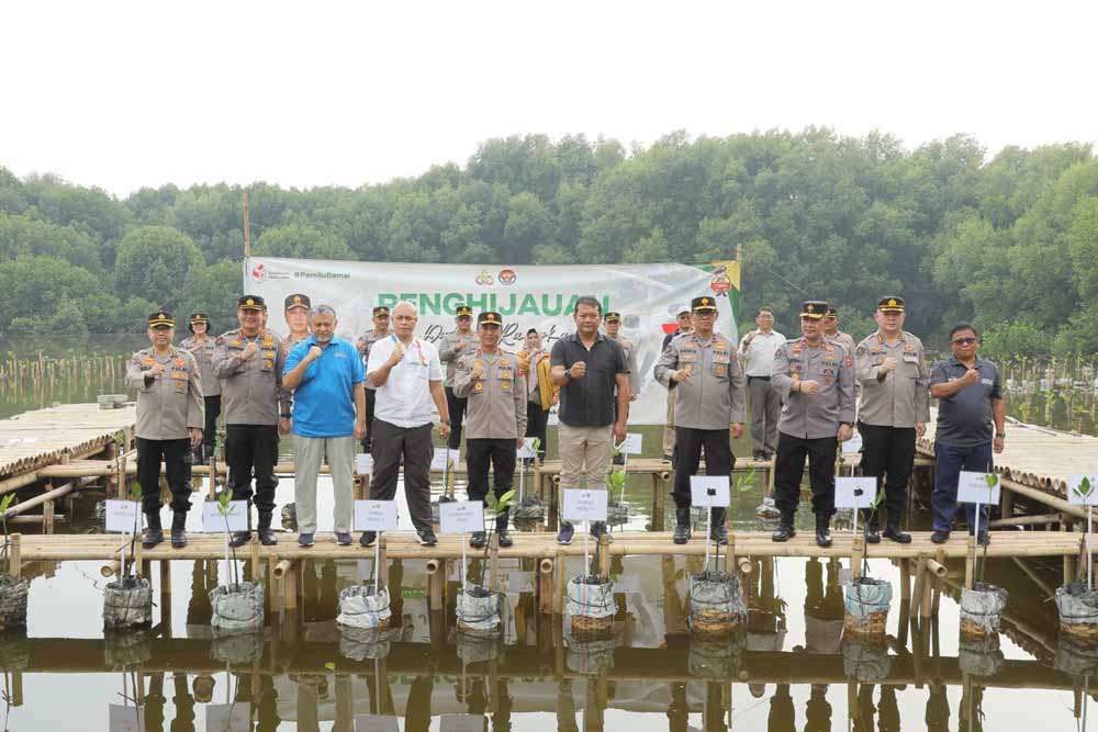 Rayakan HUT Ke-72, Humas Polri Tanam Mangrove di 35 Lokasi di Indonesia ...