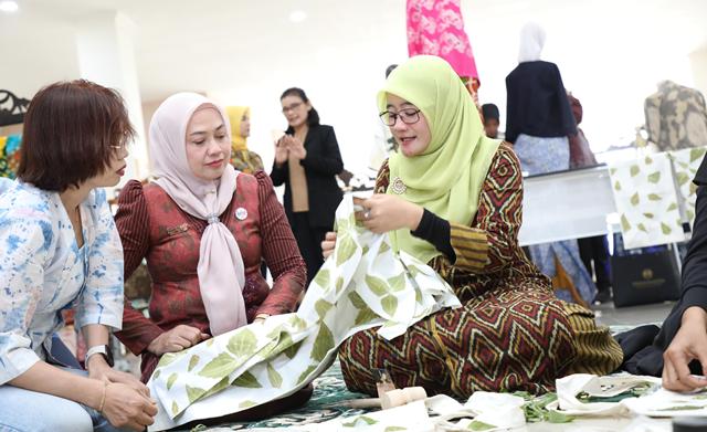 Batik Tulis Karya Difabel di Magelang Bikin Kagum Nawal Yasin – Halo ...